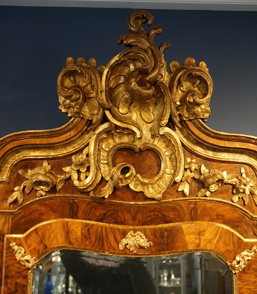 Aabenraa Antikvitetshandel * Det Hirschholmske rokoko pragtchatol signeret af Mathias Ortmann ...